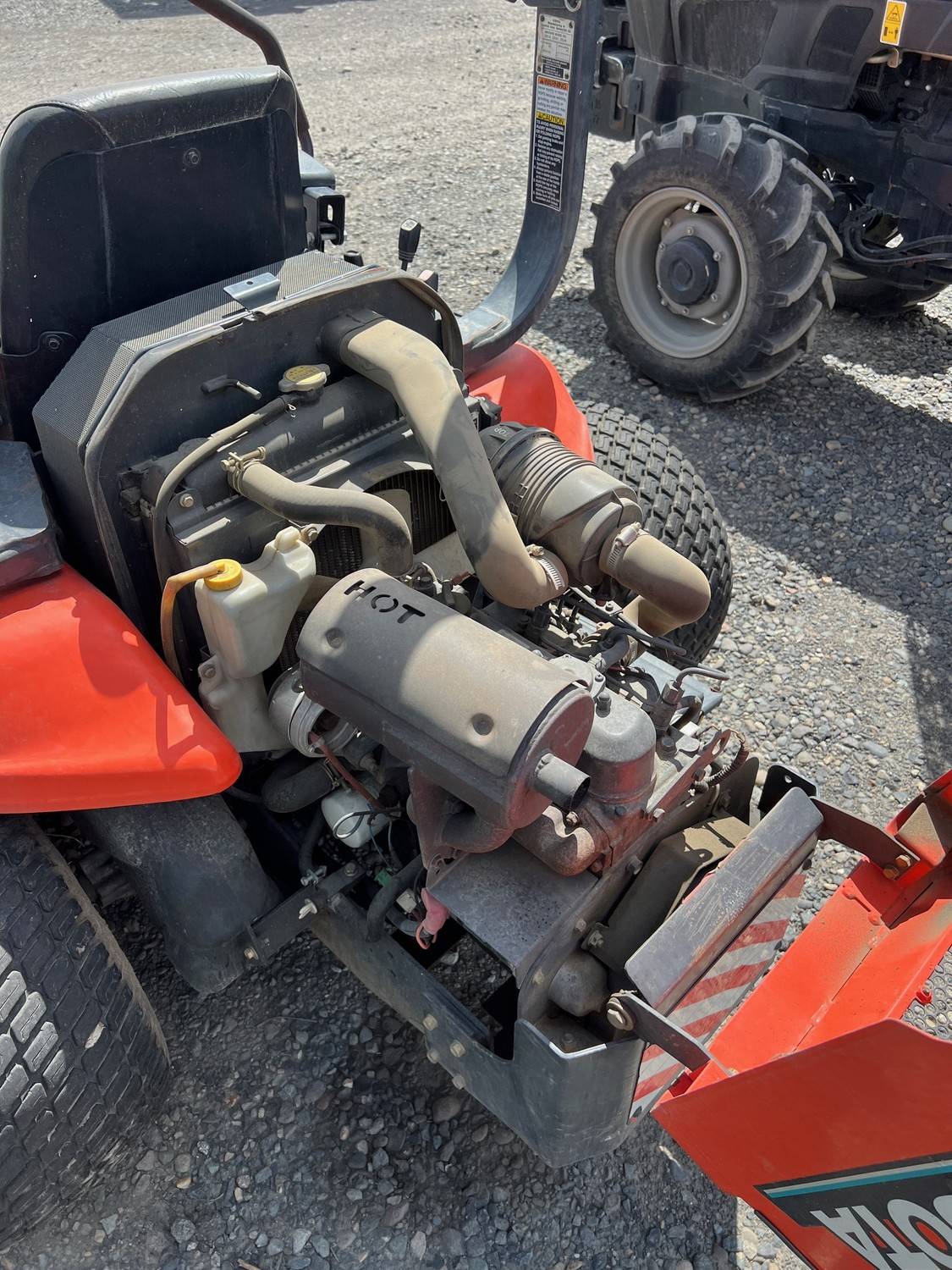 Kubota ZD28F zero turn: Tag# B1444 - Blueline Manufacturing Co.