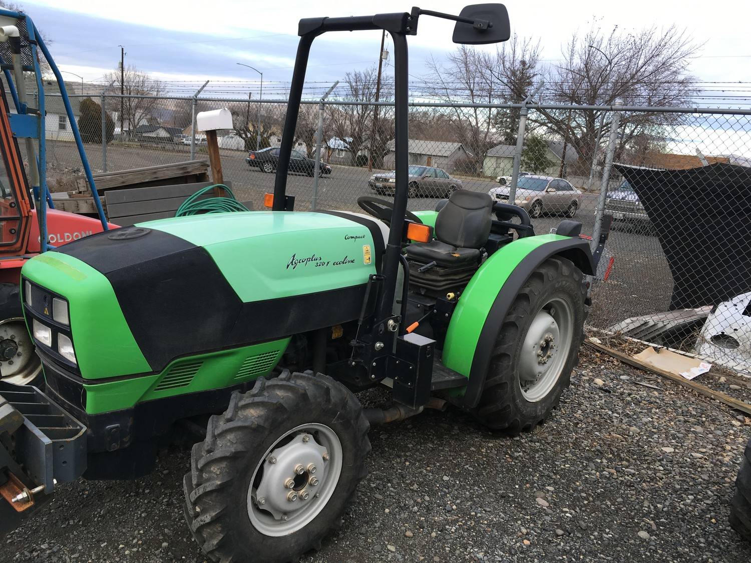 Deutz-Fahr 320F: Tag# D05127 - Blueline Manufacturing Co.